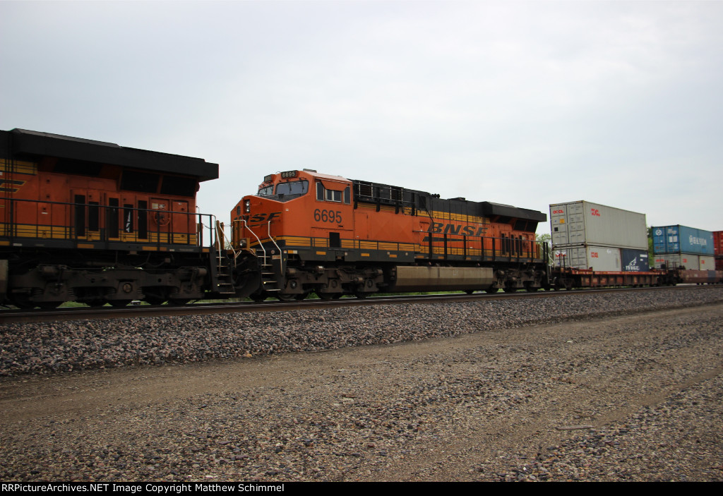 BNSF 6695
